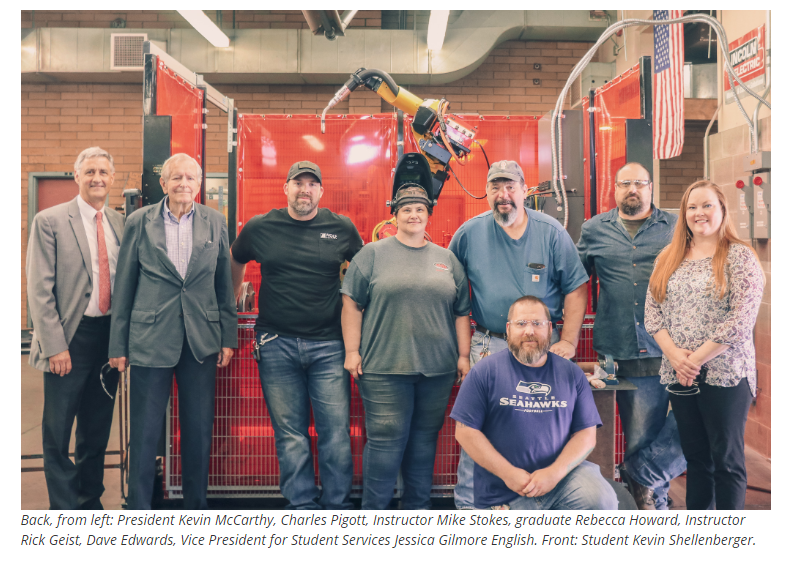 Students learn cutting-edge tech with robotic welder